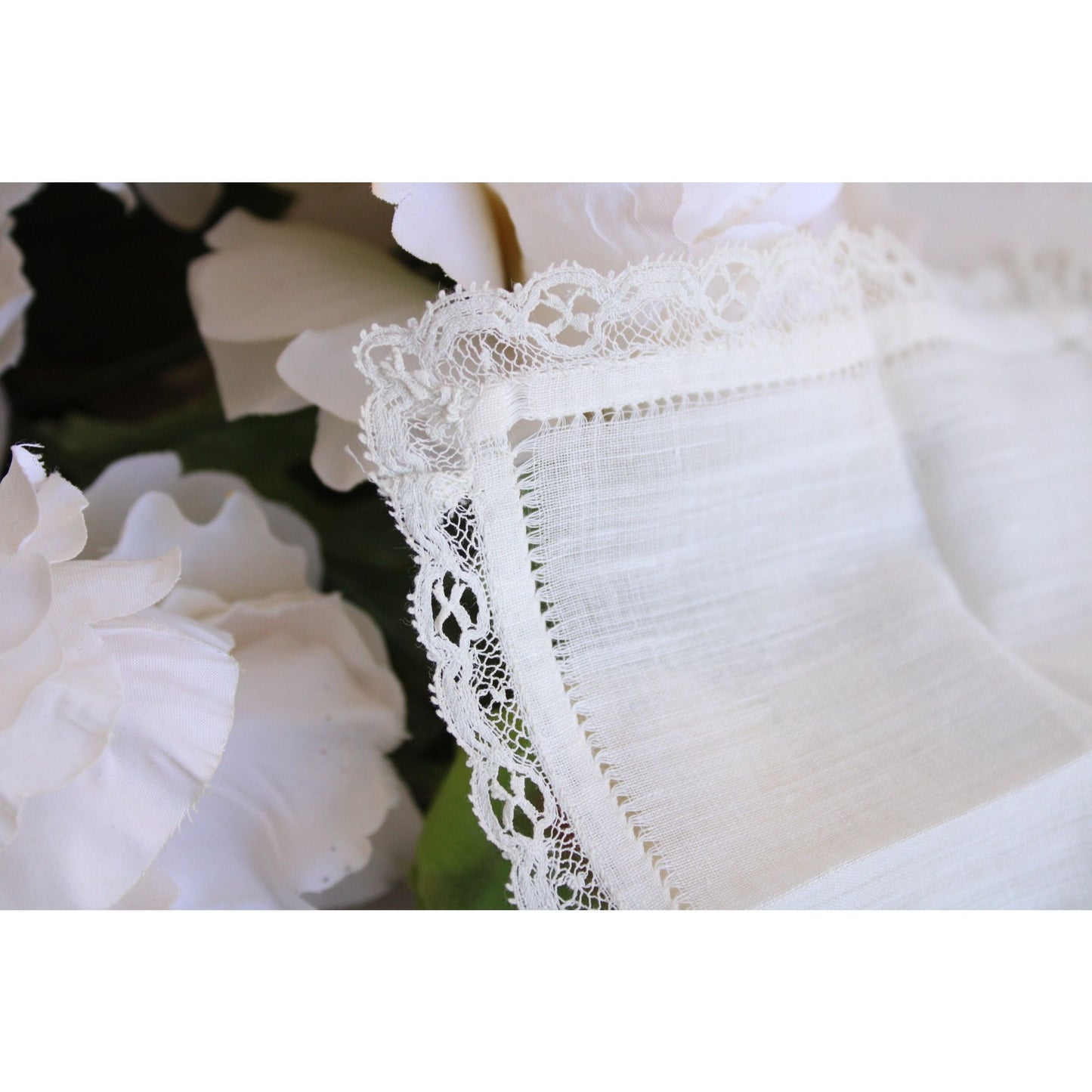 Vintage 1930s 1940s Off White Hankie with Lace Corners – Toadstool Farm ...